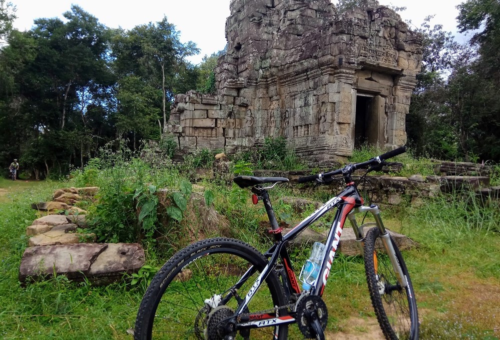 Angkor Wat & Small Circuit Tour By Bike | Angkor7th Travel